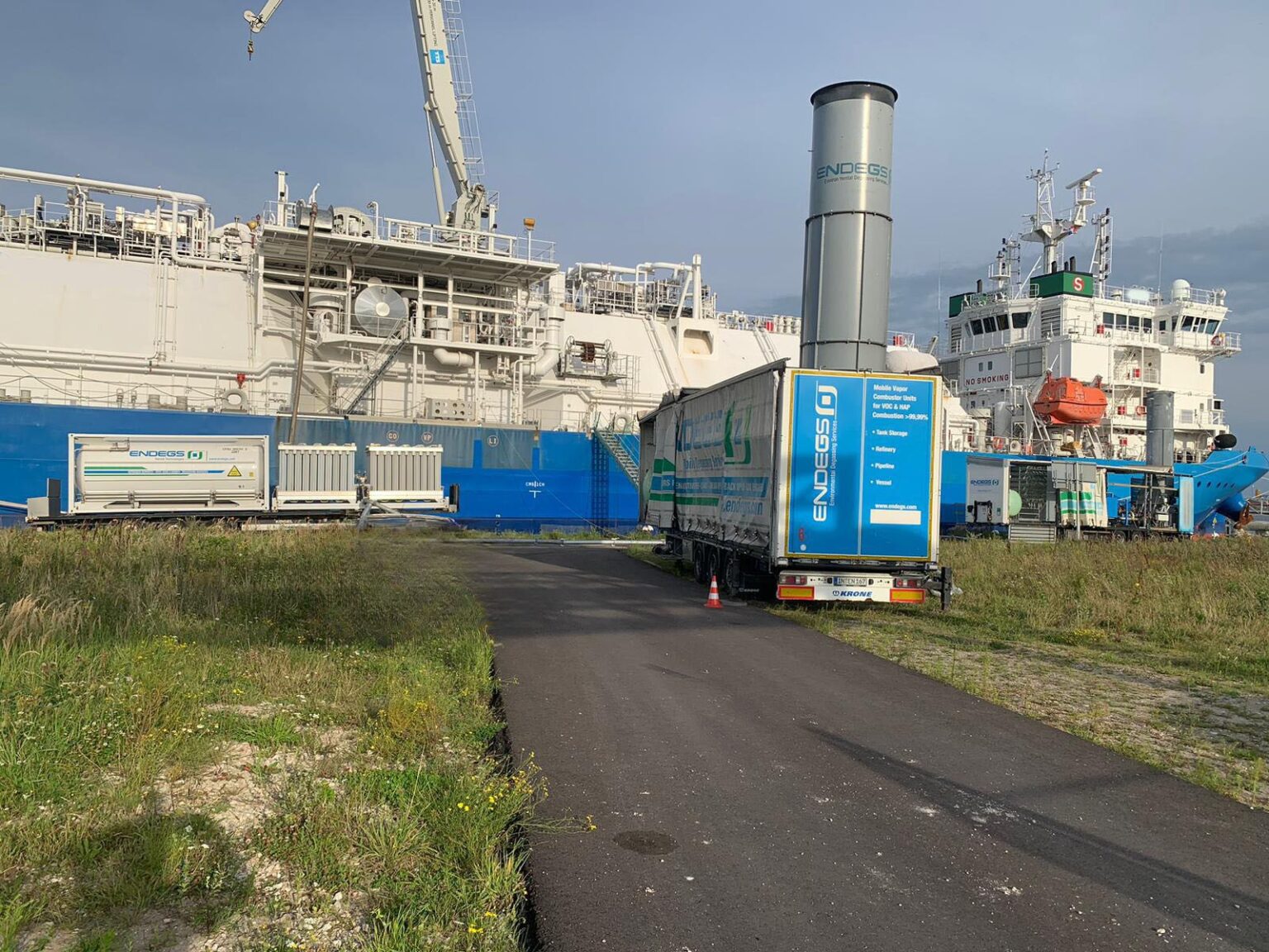 Degassing and purging of LNG tanks